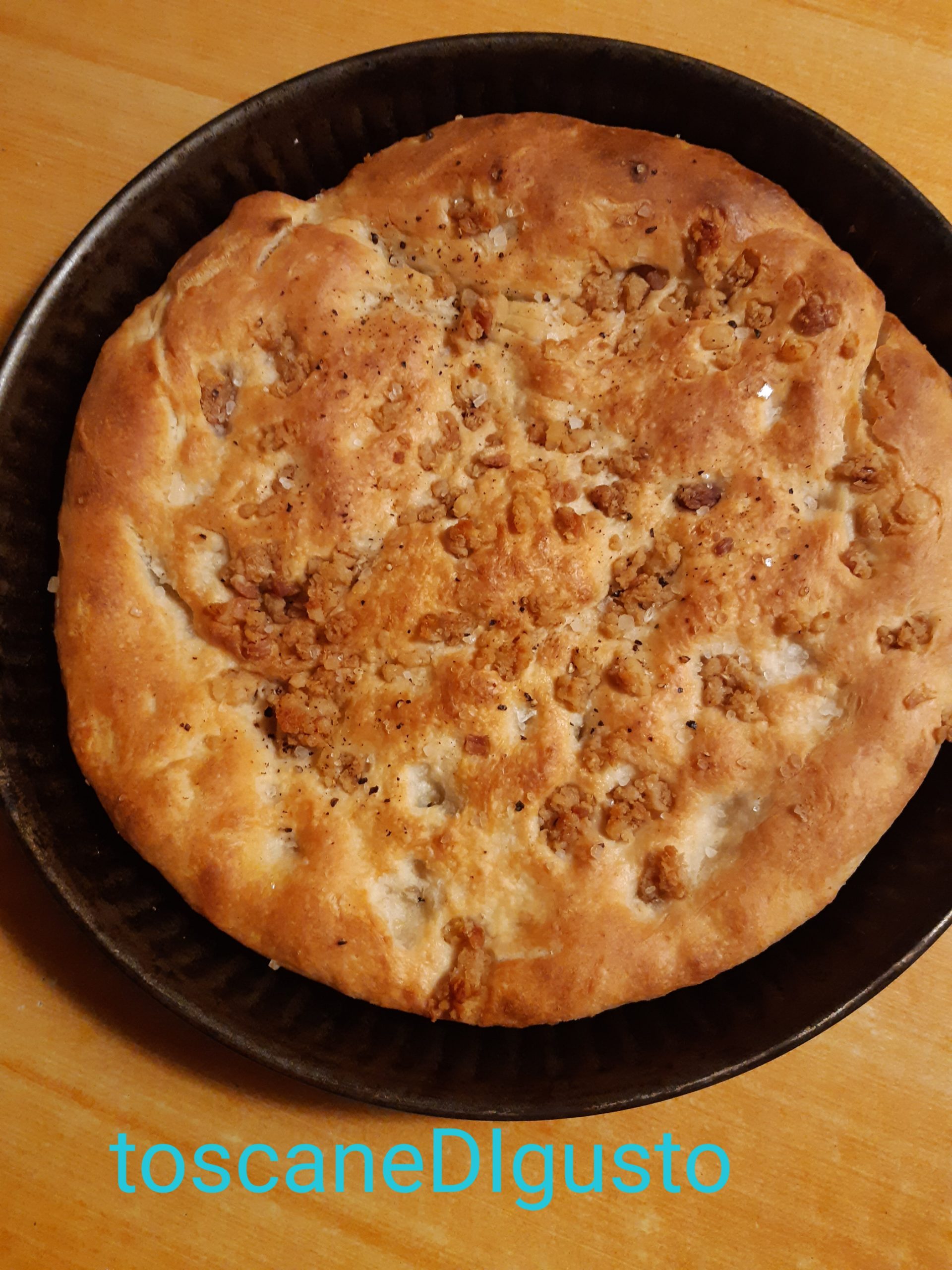 Schiacciata con i frizzoli o ciccioli - Toscane DI Gusto