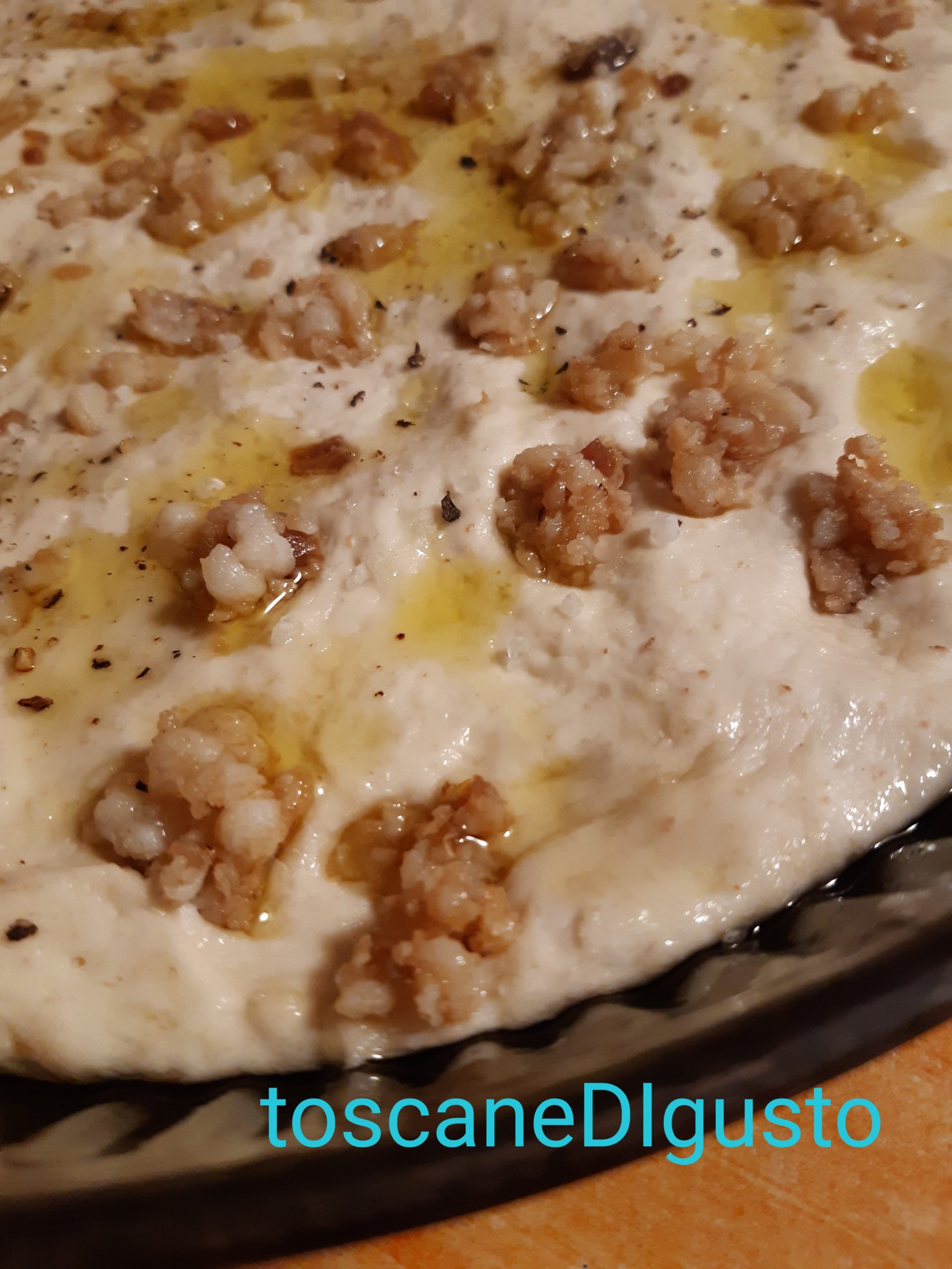 Schiacciata con i frizzoli o ciccioli - Toscane DI Gusto